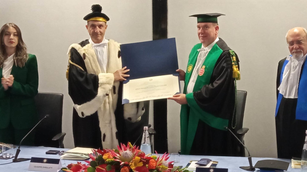 ReggioTV - Principe di Monaco, la precisazione del professore Cataldo ReggioTV - Principe di Monaco, la precisazione del professore Cataldo