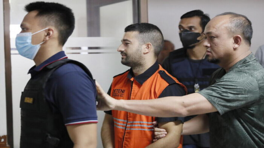 ReggioTV - 'Ndrangheta, il latitante Antonio Strangio riportato in Italia