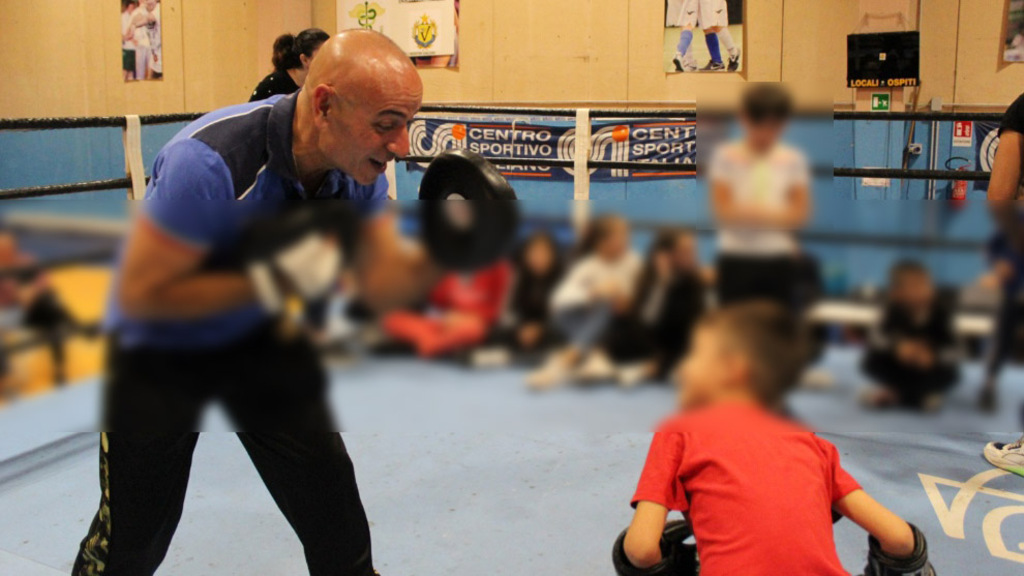 ReggioTV - Arghillà, un ring per il pugilato nell'atrio del centro ...