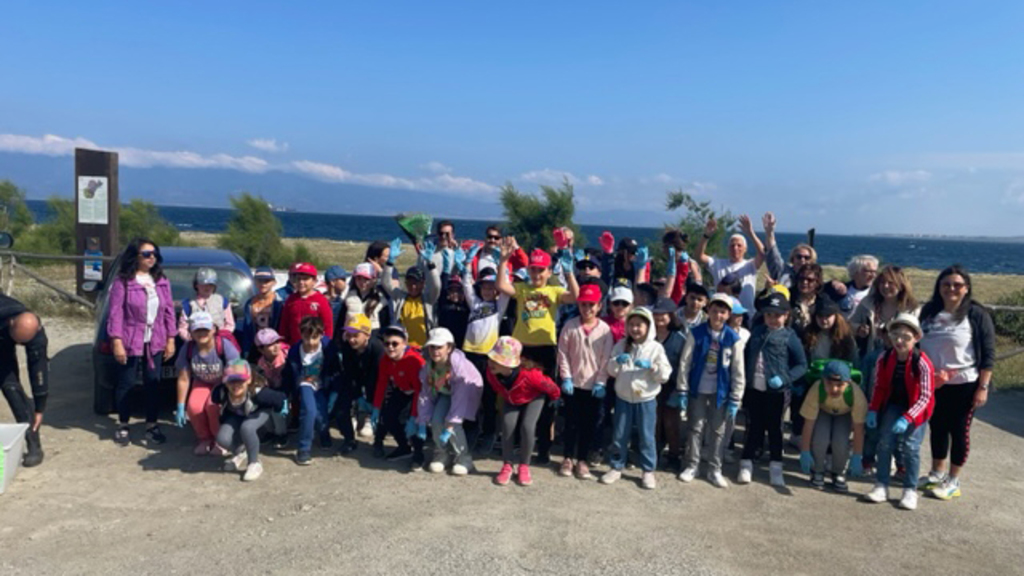 ReggioTV - A Punta Pellaro, la campagna “Spiagge e Fondale Puliti”