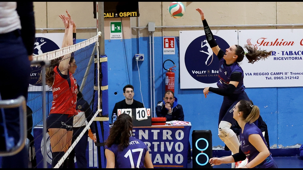 ReggioTV - Volley Reghion, il successo nel derby col San Lucido vale il quarto posto