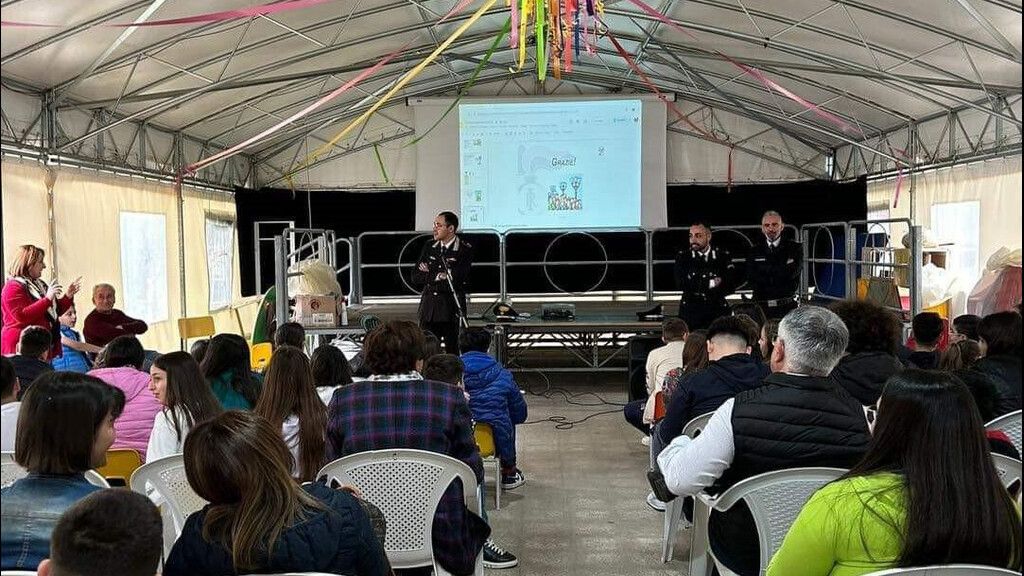 ReggioTV - L'Arma dei Carabinieri incontra gli alunni dell'Istituto Comprensivo "Carlo Levi" di ...