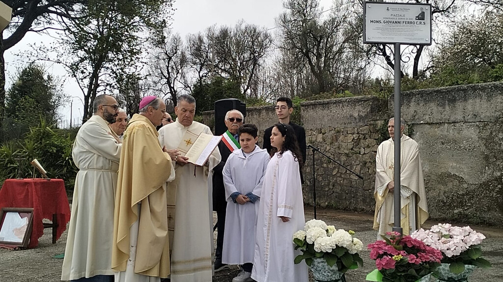 ReggioTV - San Roberto, scoperta una targa alla memoria di monsignor ...