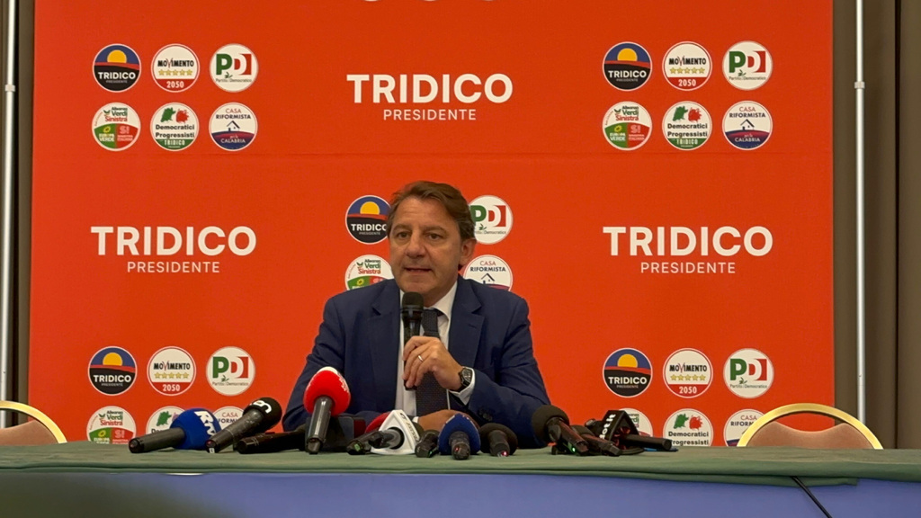 ReggioTV - Tridico lascia il Consiglio regionale e sceglie il ...